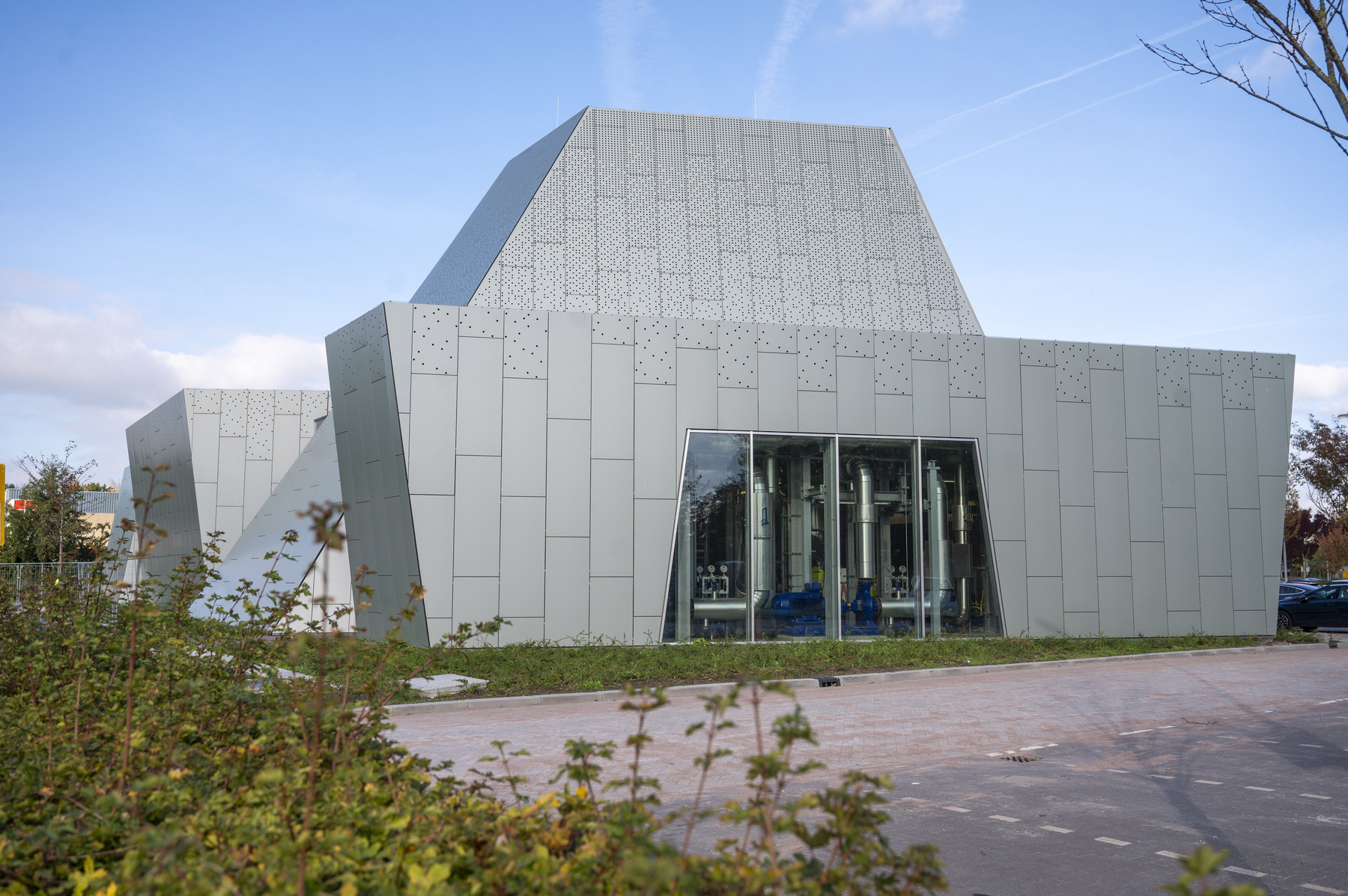 Bewoners Groenoord nemen kijkje in nieuw warmtestation - Woonplus
